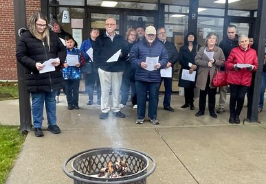 Advent fire strengthens family ties - Road to Renewal